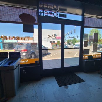 THE ROLL POD INDIAN RESTAURANT - Updated September 2025 - 100 Photos ...