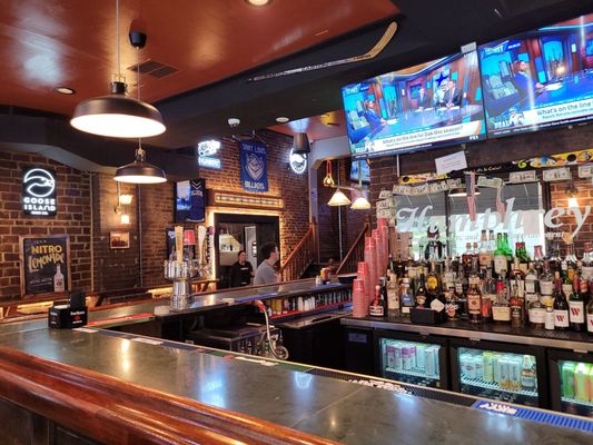 HUMPHREY’S RESTAURANT AND TAVERN - Sports Bar - 3700 Laclede Ave, St ...
