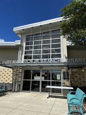 MAURY MAVERICK LIBRARY - Updated September 2025 - 26 Photos & 23 ...