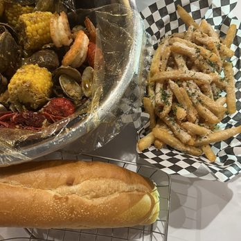 THE CRAWFISH HUT - Updated January 2025 - 348 Photos & 255 Reviews ...