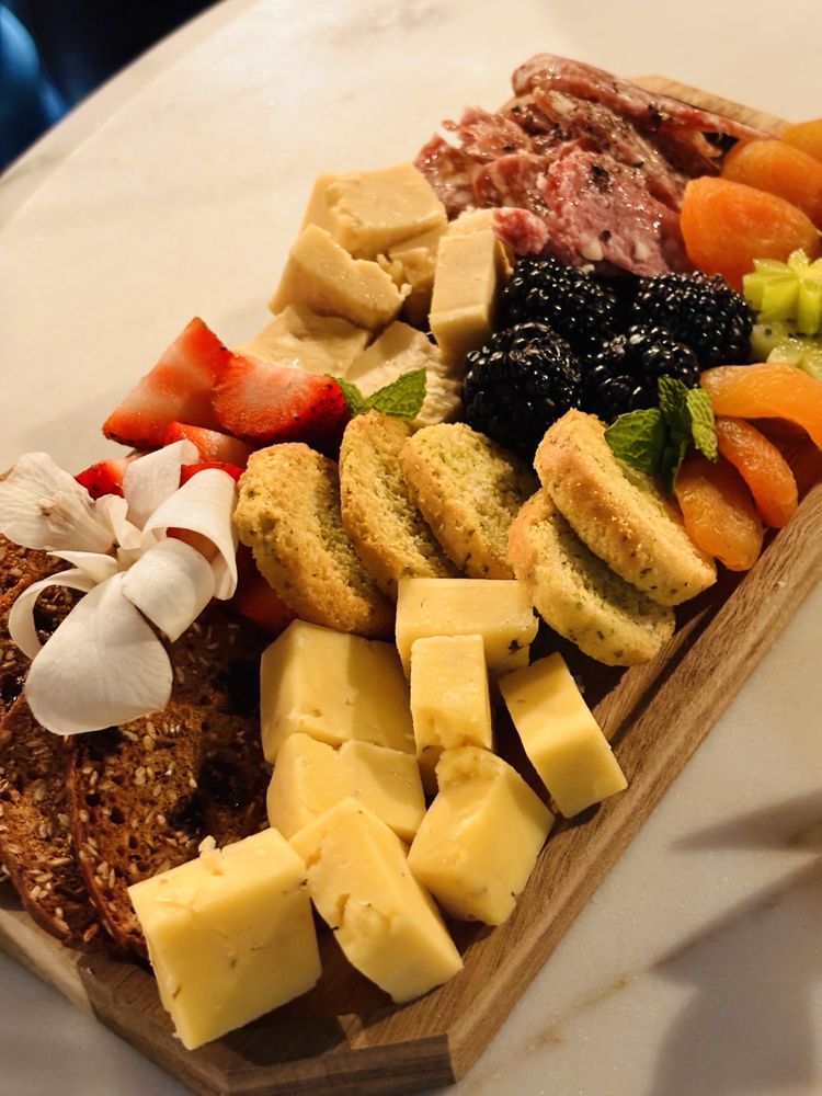 THE NOTE - Updated January 2026 - 11 Photos - 40 E Main St, Lexington ...