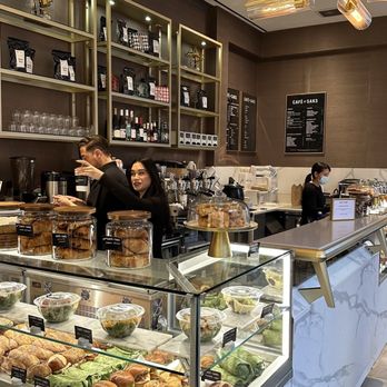 CAFÉ AT SAKS - Updated December 2025 - 39 Photos & 17 Reviews - 611 5th ...
