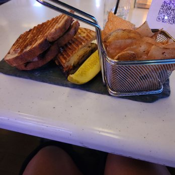 R LOUNGE AT TWO TIMES SQUARE - Updated August 2024 - 552 Photos & 377 ...