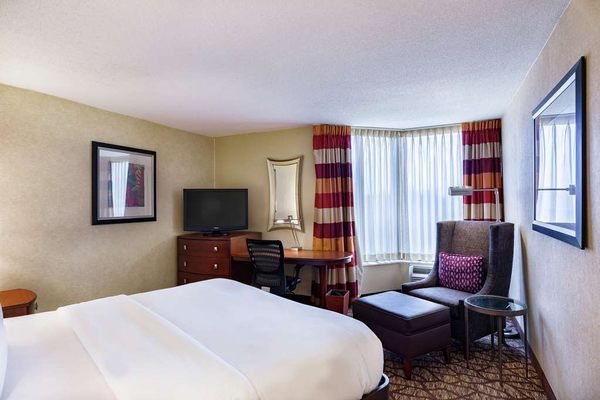 DOUBLETREE BY HILTON HOTEL JOHNSON CITY - 85 Photos & 50 Reviews - 211 ...