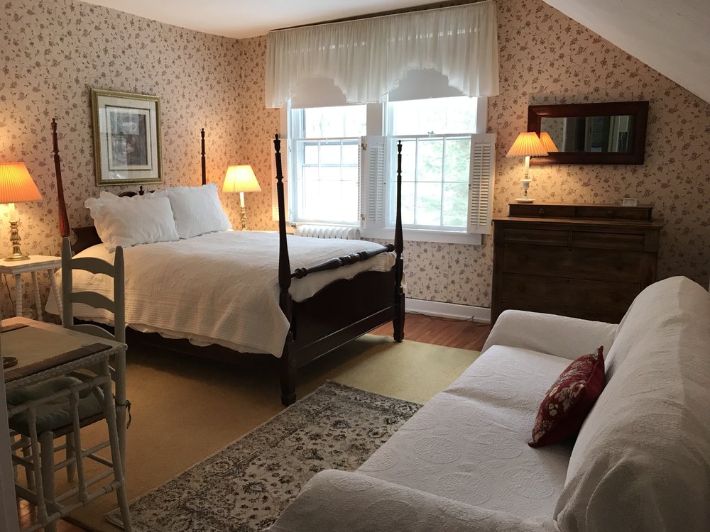 THE GOLDEN MAPLE TREE INN - Updated December 2025 - 11 Photos - 8451 ...