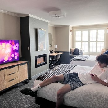 HOTEL NOBO CASCADE, TAPESTRY COLLECTION BY HILTON - Updated June 2025 ...