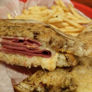 EMIL’S SPORTS BAR & PIZZA - 45 Photos & 156 Reviews - Pizza - 604 N ...