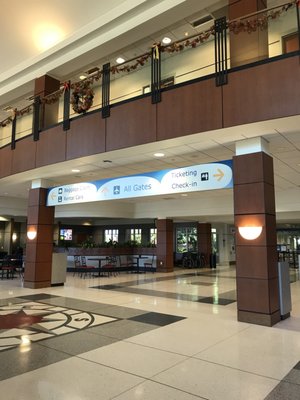 TYLER POUNDS REGIONAL AIRPORT - TYR - 20 Photos & 26 Reviews - Airports ...