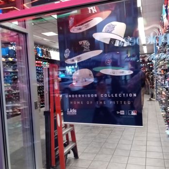 LIDS - Updated December 2025 - 28 Photos & 39 Reviews - 243 W 42nd St ...