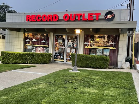 RECORD OUTLET - Updated December 2025 - 24 Photos & 90 Reviews - 1489 E ...