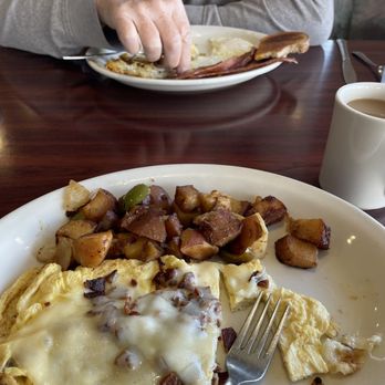 THE BEST BREAKFAST CAFE - Traditional American Restaurant - 5141 ...