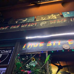 FRANDY BEACH BAR - Updated July 2025 - 14 Photos - 363,Gerai kilat,Batu ...