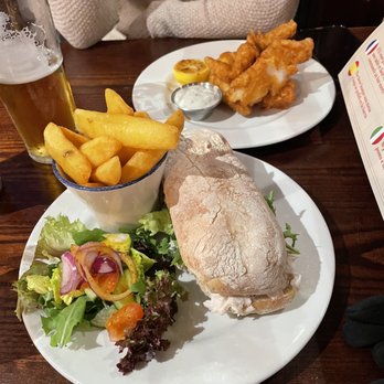 THE BEEHIVE INN - Updated May 2024 - 66 Photos & 74 Reviews - 18-20 ...