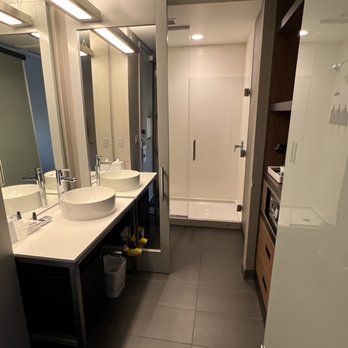 ALOFT SEATTLE SEA-TAC AIRPORT - Updated May 2024 - 150 Photos & 104 ...