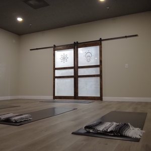 POISE PILATES+BARRE - Updated May 2025 - 16 Photos & 51 Reviews - 1800 ...