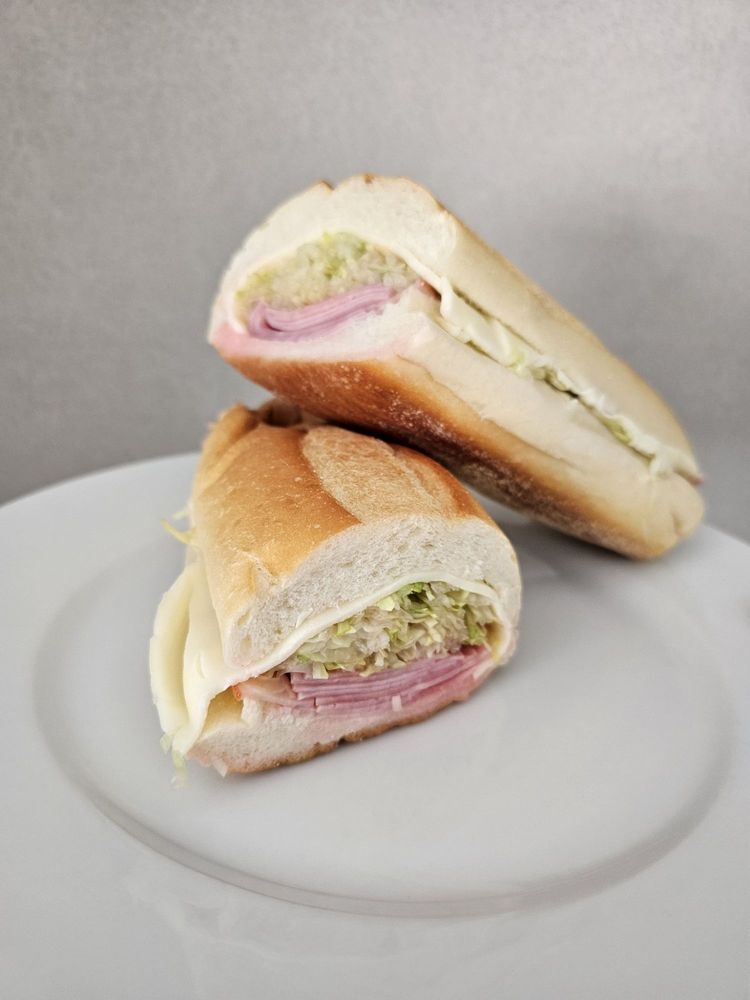 C J’S DELI - Updated December 2025 - 30 Photos & 75 Reviews - 10 Park ...