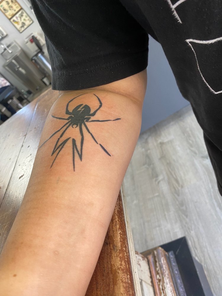 REDEMPTION TATTOO - Updated July 2024 - 60 Photos & 159 Reviews - 2090 ...