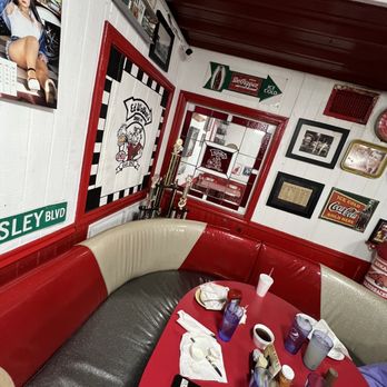 ED WALKER’S DRIVE-IN & RESTAURANT - Updated May 2024 - 115 Photos & 135 ...