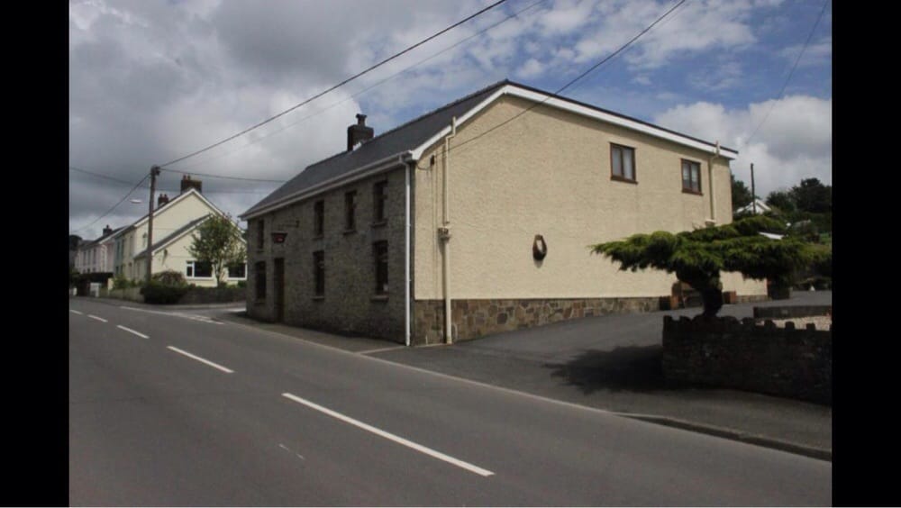 BEE HIVE INN - Updated July 2024 - Bee Hive, Pencader, Carmarthenshire ...