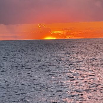 PINK SAILS WAIKIKI - 672 Photos & 453 Reviews - 1 Holomoana St ...