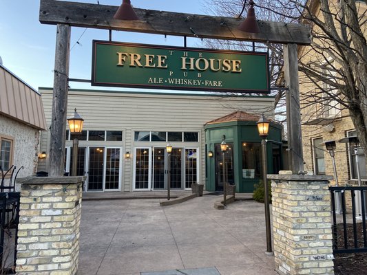 THE FREE HOUSE PUB - 200 Photos & 247 Reviews - 1902 Parmenter St ...