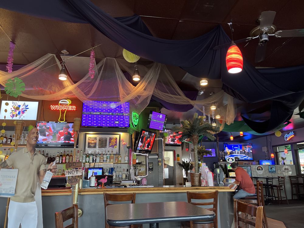 WEST UNION SPORTS PUB - Updated January 2026 - 24 Photos & 90 Real ...