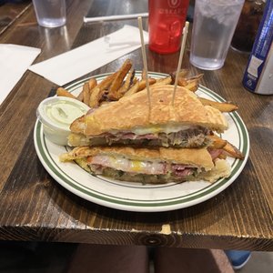 GRIND BURGER KITCHEN - 679 Photos & 708 Reviews - 829 E Market St ...