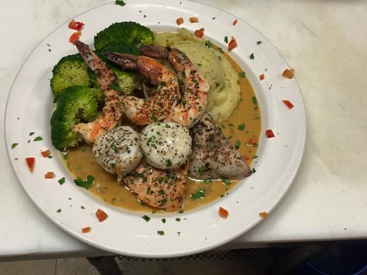 ROBIDEAU’S MAHOGANY RIDGE BAR AND GRILL - Updated December 2025 - 20 ...