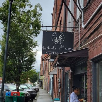 WHITE MOON - Updated April 2025 - 92 Photos & 79 Reviews - 545 Mill St, Sylva, North Carolina ...