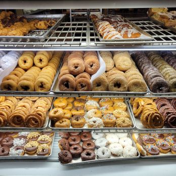 ROLLING PIN DONUTS - Updated January 2026 - 865 Photos & 974 Reviews ...