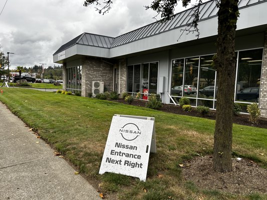 LEE JOHNSON NISSAN OF KIRKLAND - Updated January 2026 - 30 Photos & 44 ...