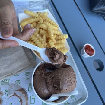 SHAKE SHACK LAS VEGAS - NYNY HOTEL - Updated August 2024 - 6523 Photos ...