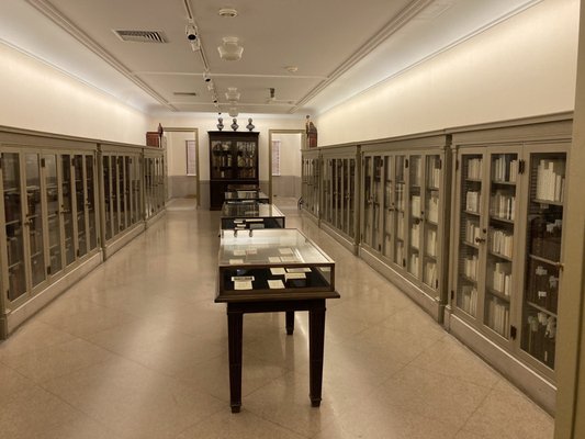 PARKWAY CENTRAL LIBRARY - Updated July 2025 - 304 Photos & 125 Reviews ...