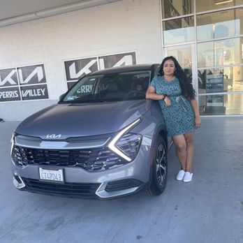 PERRIS VALLEY KIA - 78 Photos & 185 Reviews - 707 E 4th St, Perris ...