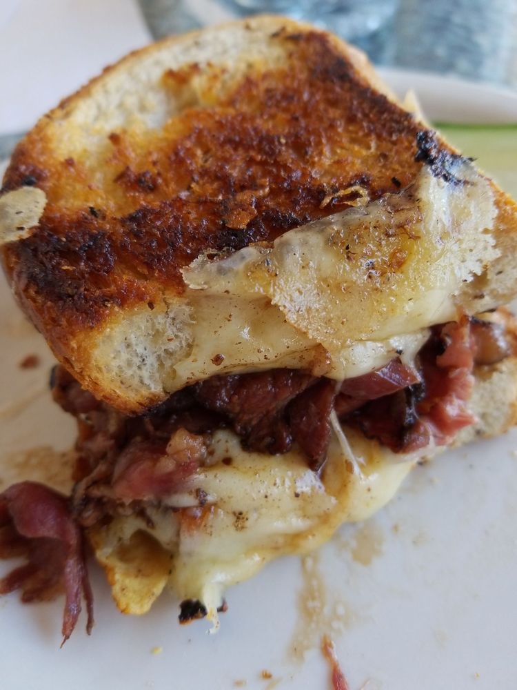 LARRY’S LUNCHBOX DELICATESSEN - 54 Photos & 95 Reviews - 2650 Airport ...