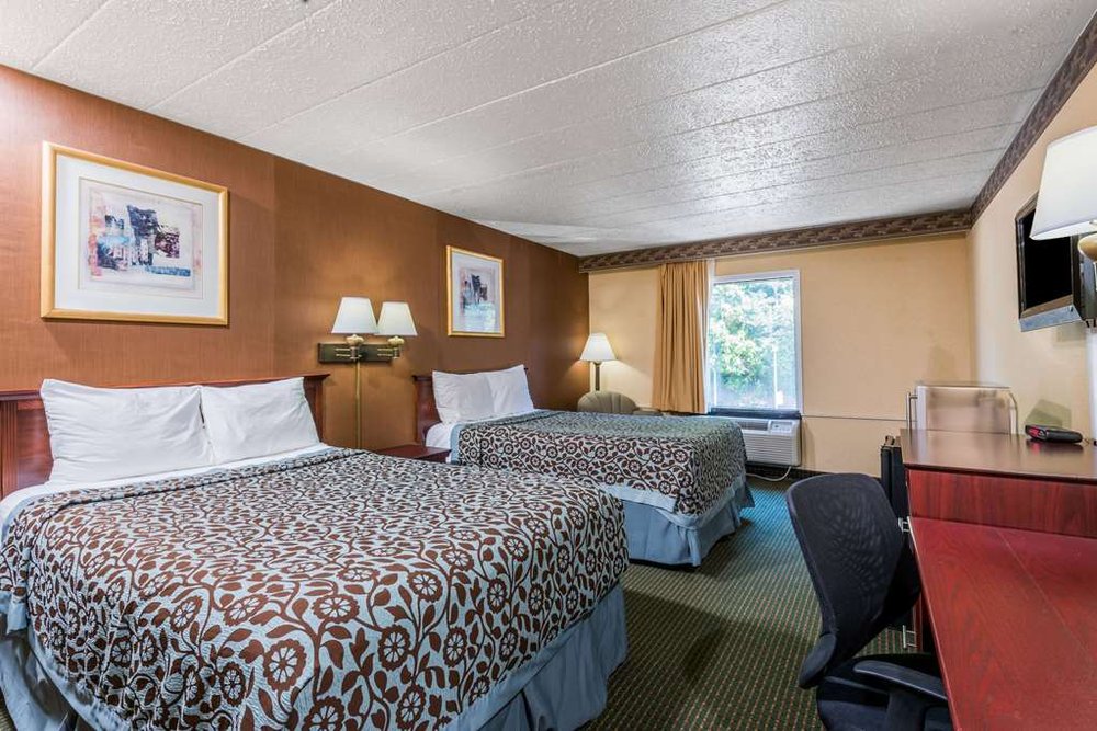 DAYS INN BY WYNDHAM PITTSBURGH - Updated January 2026 - 43 Photos & 50 ...
