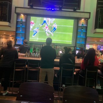 BENCHMARK - Updated May 2024 - 268 Photos & 596 Reviews - 1510 N Wells ...