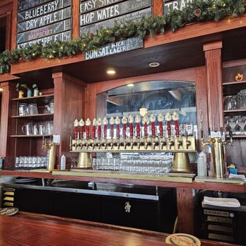 ELLIOTT BAY BREWING - BURIEN - Updated October 2025 - 449 Photos & 566 ...