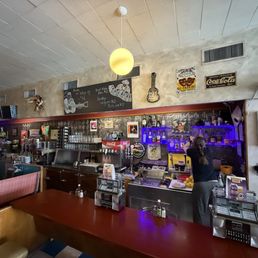 DADEO - Updated December 2025 - 297 Photos & 305 Reviews - 10548A 82 ...