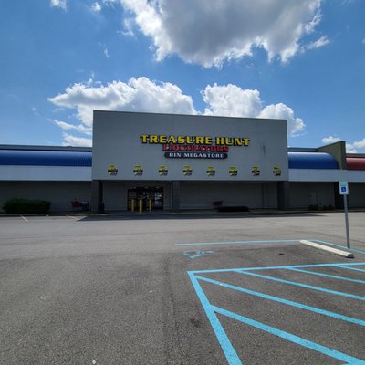 TREASURE HUNT LIQUIDATORS BIN MEGA STORE - Updated October 2025 - 16 ...