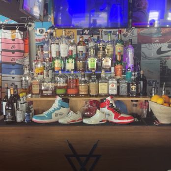 GRAILS MIAMI - RESTAURANT & SPORTS BAR - Updated September 2025 - 1421 ...