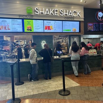 SHAKE SHACK WESTFIELD OAKRIDGE - Updated June 2025 - 118 Photos & 106 ...