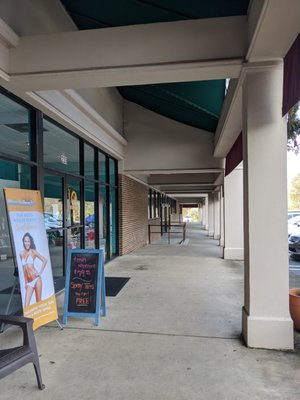 SADLER SQUARE SHOPPING CENTER - Updated July 2025 - 277 Griffith St ...