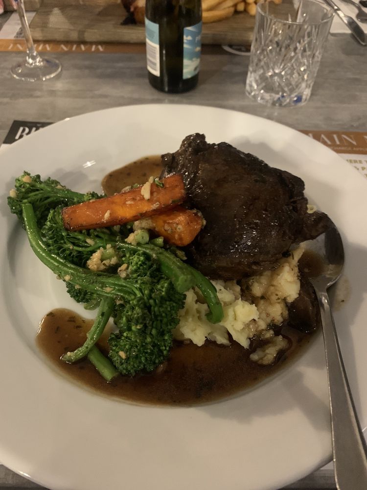 ROYAL HOTEL DROUIN - Updated October 2024 - 2-4 Main South Rd, Drouin ...