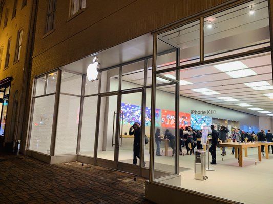 APPLE GEORGETOWN - Updated December 2025 - 63 Photos & 334 Reviews ...