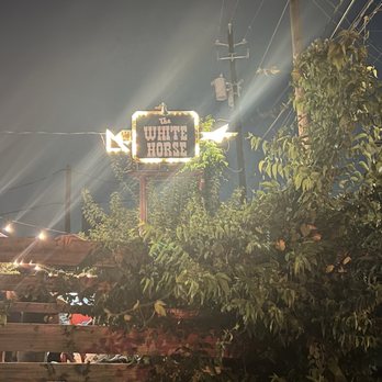 THE WHITE HORSE - Updated August 2025 - 241 Photos & 436 Reviews - 500 ...
