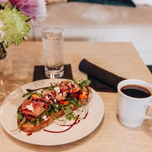 HUMDINGER DRIVE IN - 33 Photos & 26 Reviews - 2504 E 9th St, Kansas ...