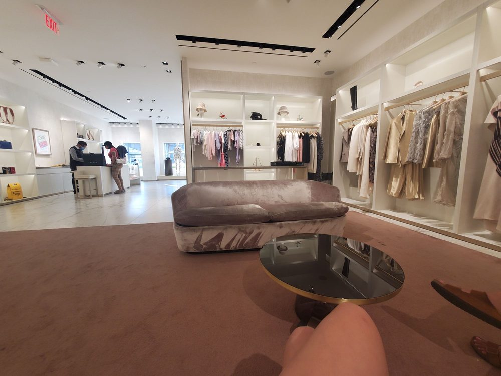 FENDI OUTLET - Updated October 2025 - Woodbury Common Outlet Mall ...