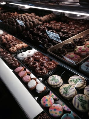 DONUT BANK BAKERY AND COFFEE SHOP - Updated October 2025 - 18 Photos ...