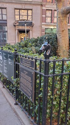 DUANE PARK - Updated December 2025 - 31 Photos - Hudson St And Duane St ...